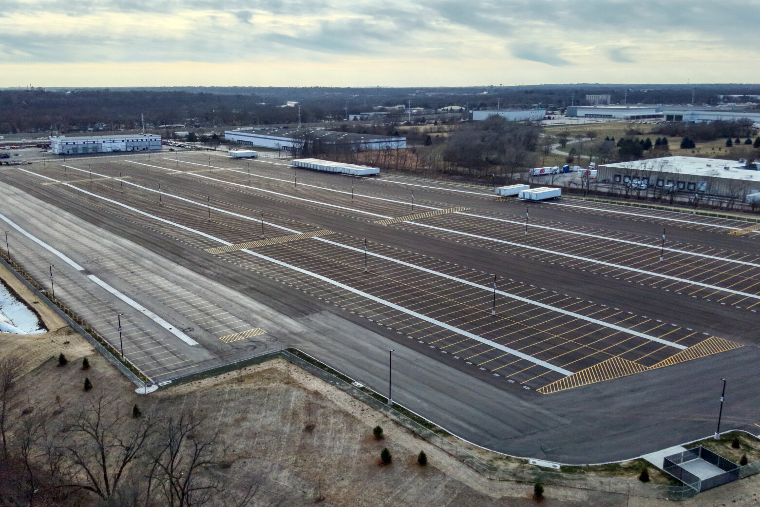 Truck Parking in Chicago, IL 85009 - Outpost