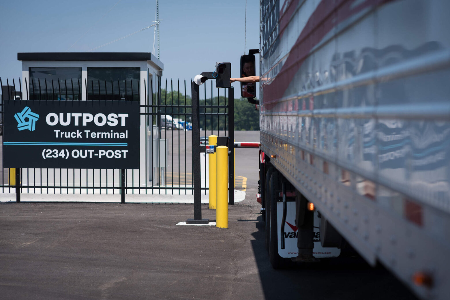 Truck Parking in Chicago, IL 85009 - Outpost